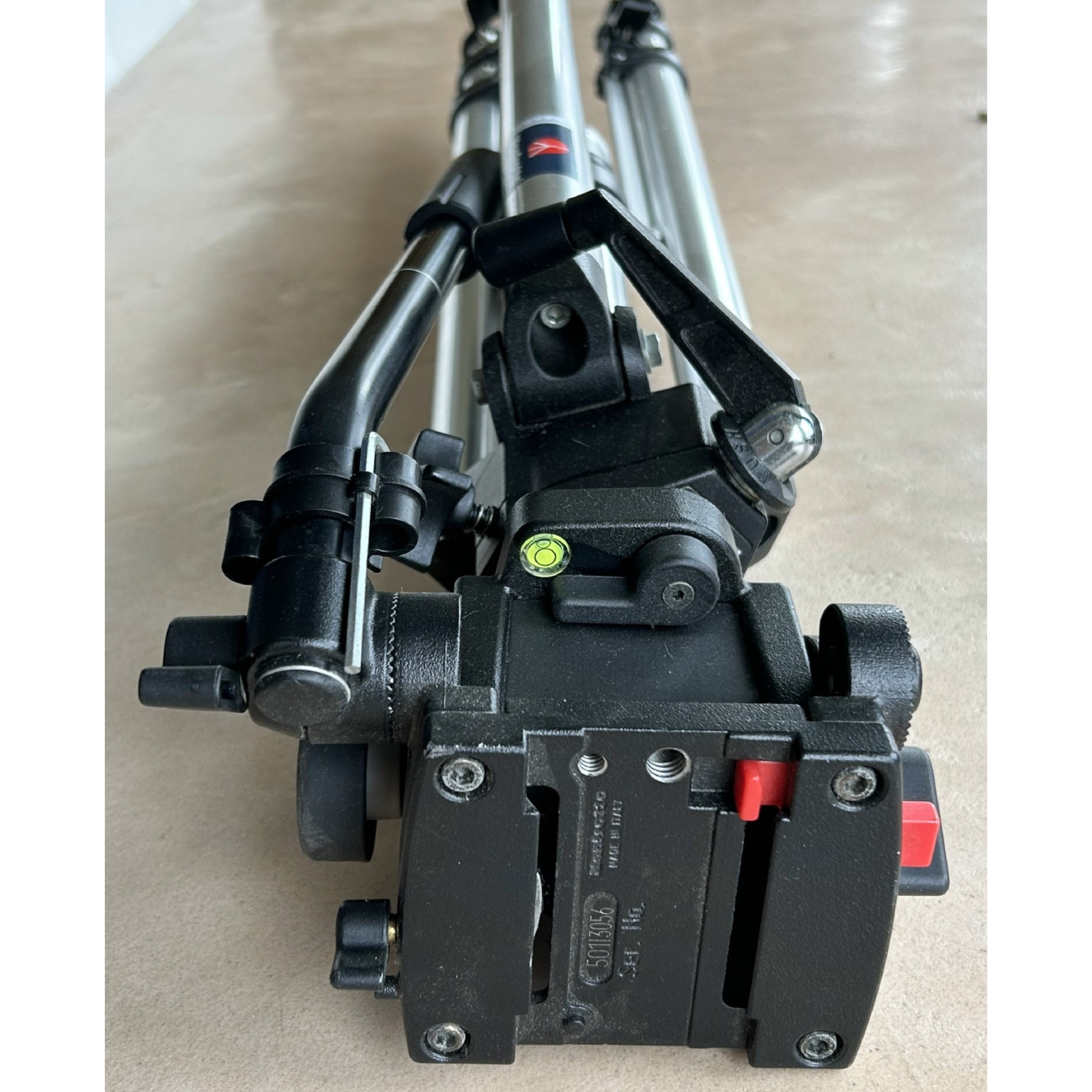 Manfrotto 074 camera tripod with 501 Manfrotto head